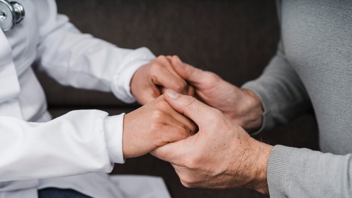 Hand Tremor: Causes, Treatment, and Physiotherapy Approaches - Atlas Terapi